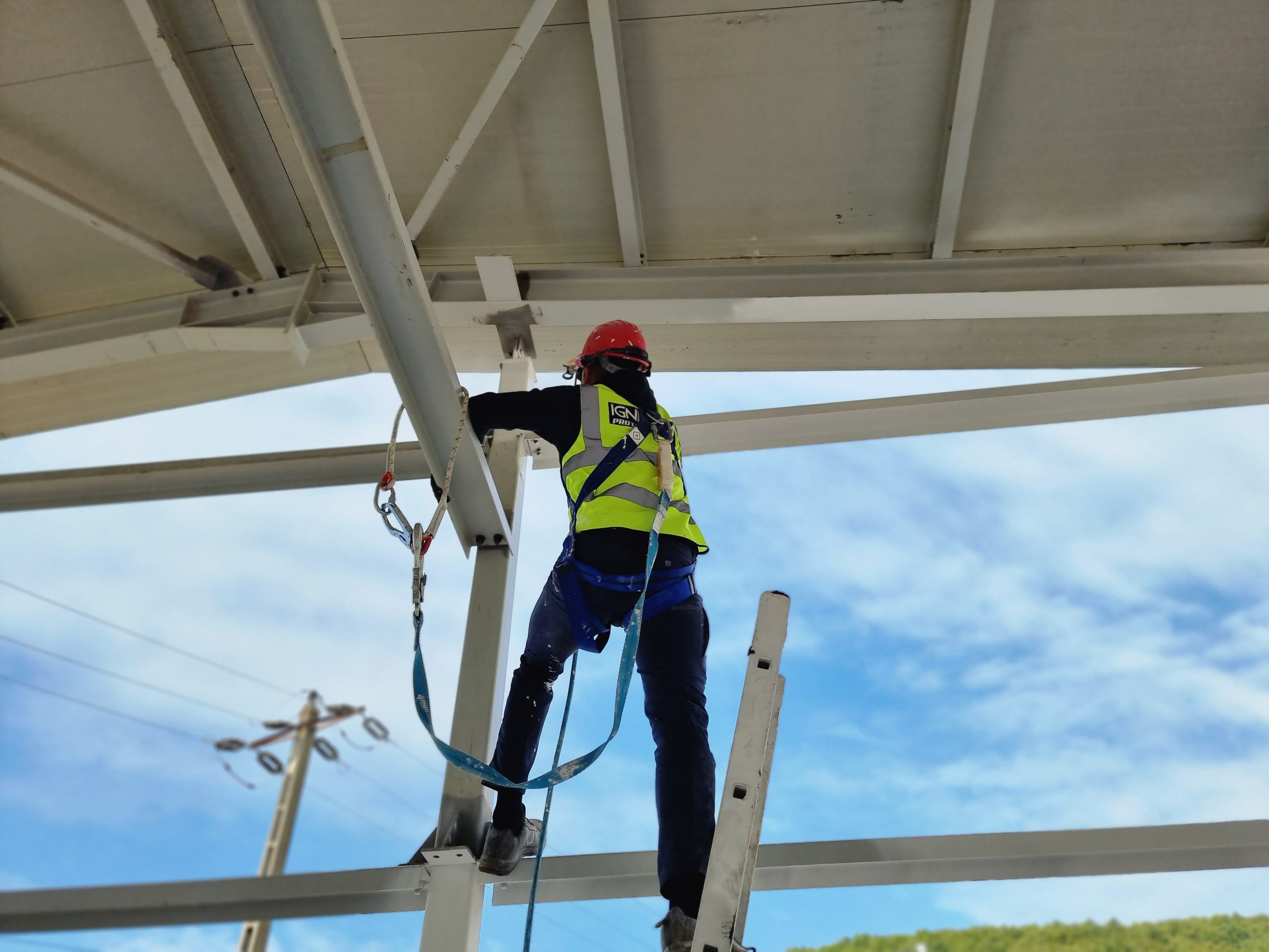 Ignifugare suprafete aparente cu lac ignifug